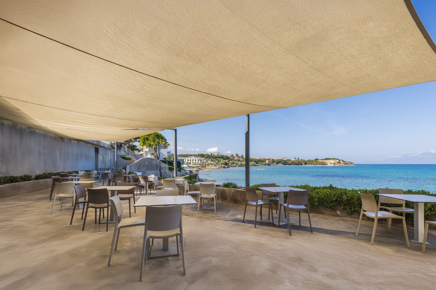 Bars - Alexandra Beach Resort