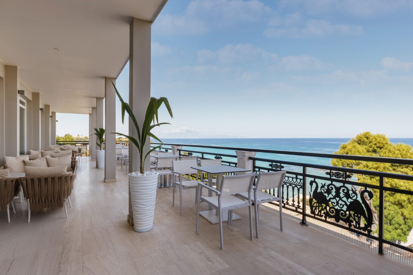 Bars - Alexandra Beach Resort