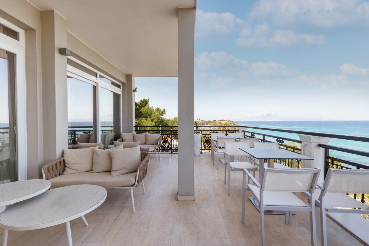 Bars - Alexandra Beach Resort